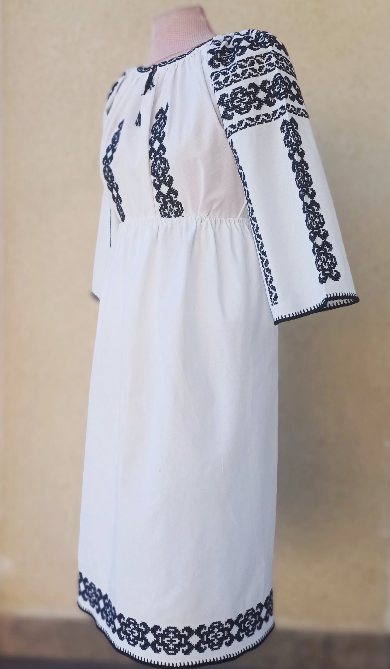 Costum moldovenesc brodat "Catinca"-Zona Sucevei-22